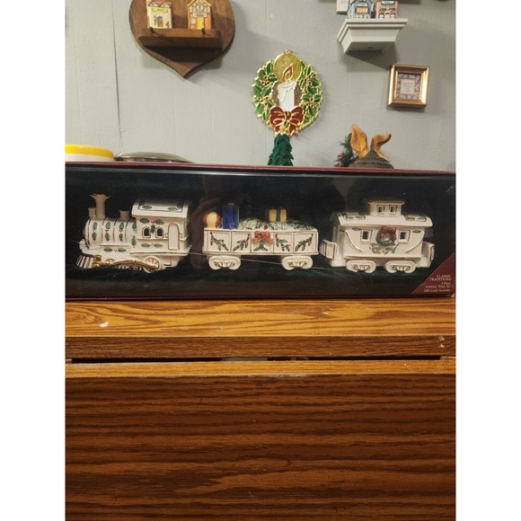 Holiday | Vintage Classic Traditions 3 Piece Ceramic Train Set 24k Gold ...